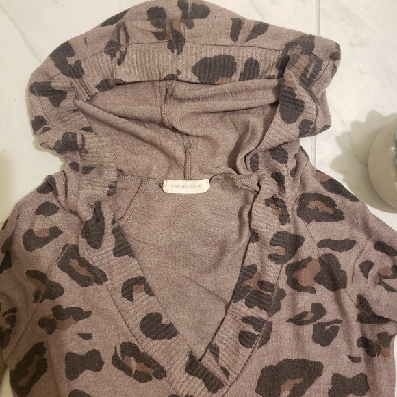 ENTI GLAMOUR | Tops | Enti Glamour Cheetah Print Hoodie | Poshmark